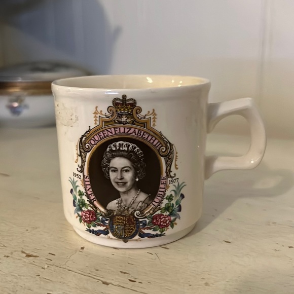 england | Accents | Vintage Queen Elizabeth Silver Jubilee Mug Stamped ...